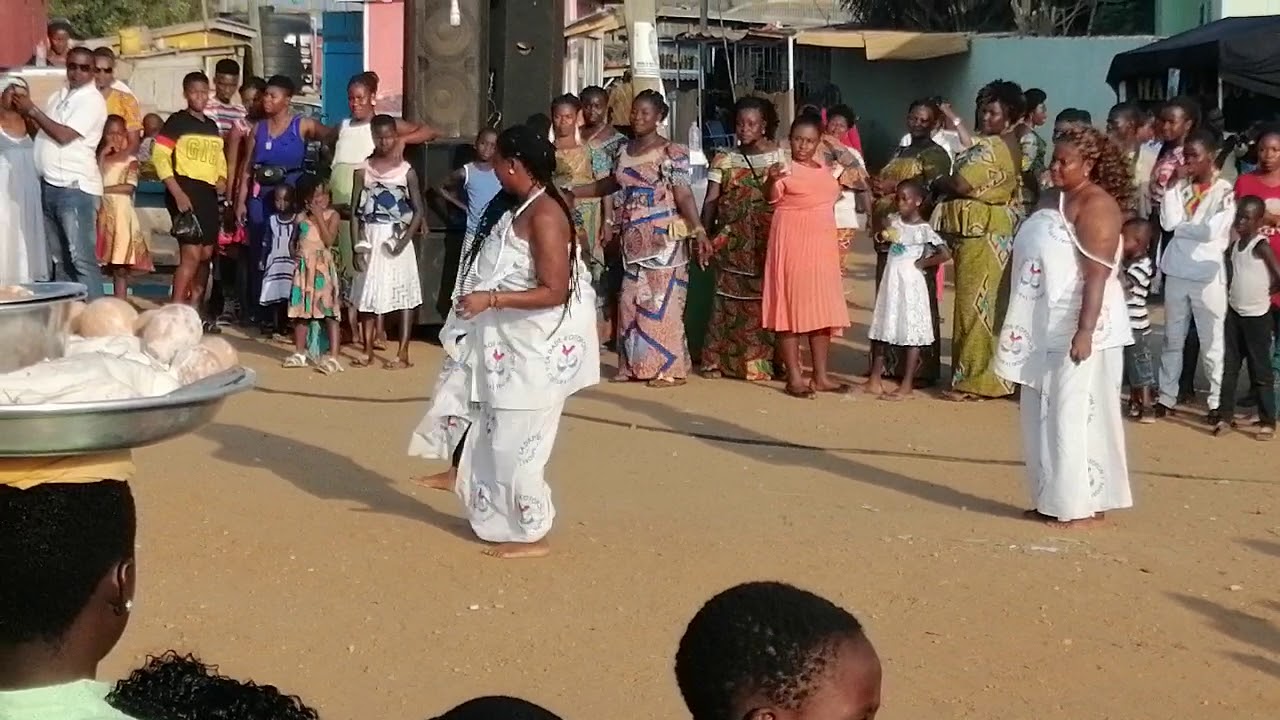 HOMOWO DANCE. (People of PRAMPRAM) - YouTube