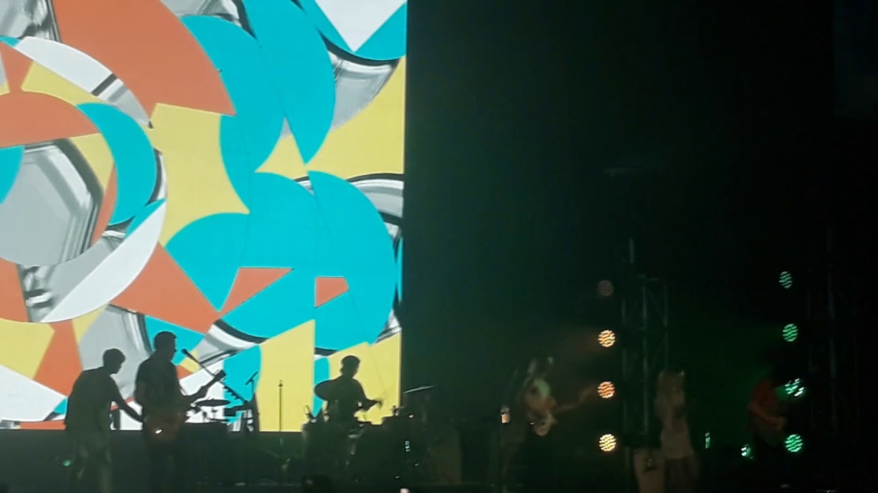 Paramore in Manila 2018 - Pool - YouTube