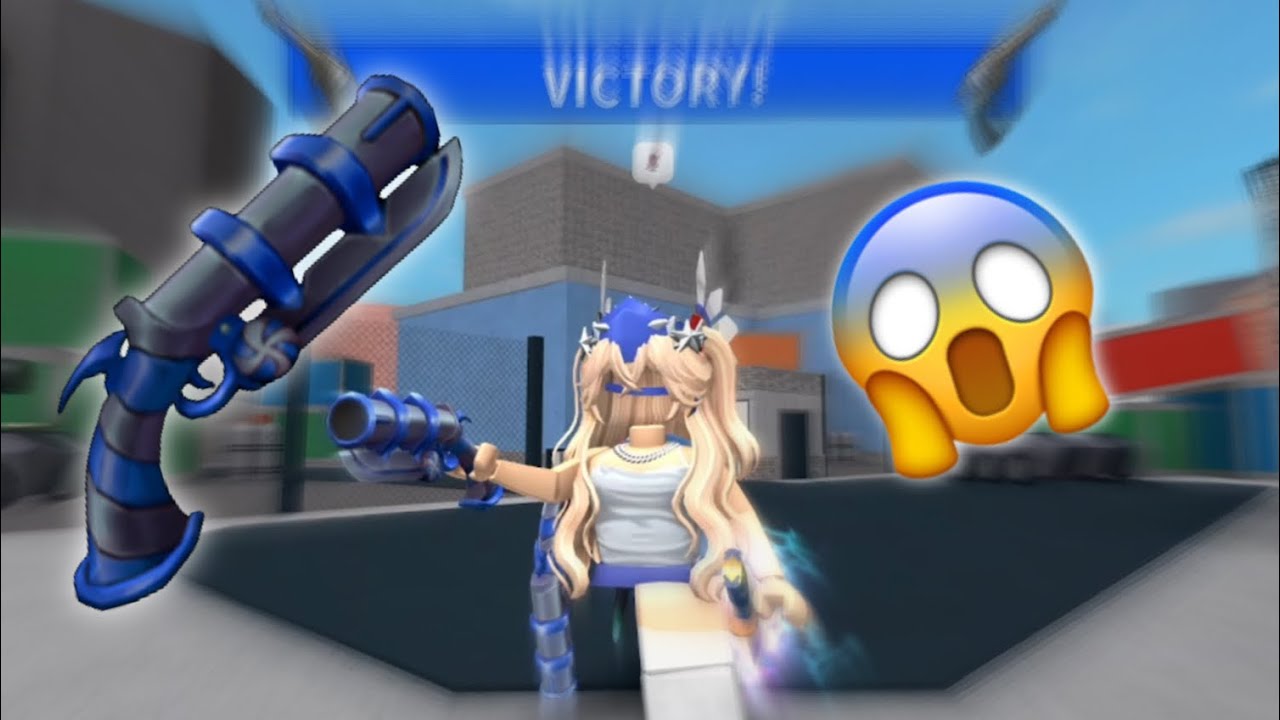 PLAYING WITH THE NEW MM2 SWIRLYGUN TROPHY - YouTube