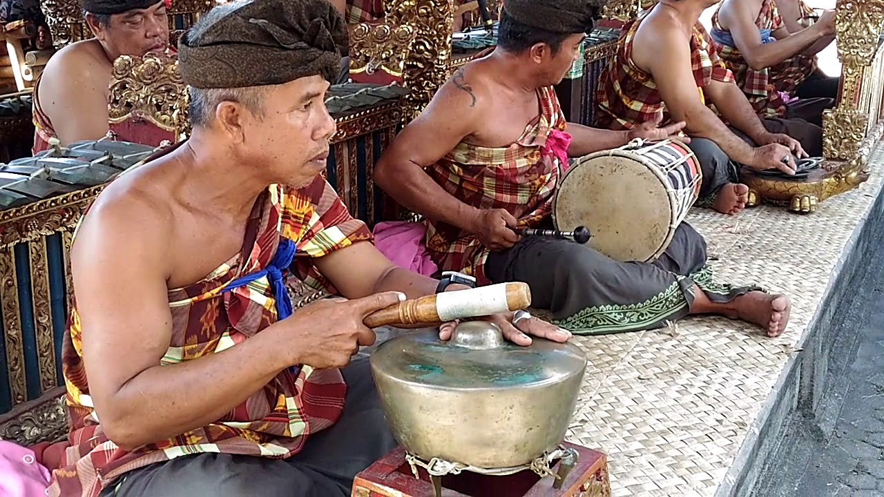 The instrument of Gamelan Bali - YouTube