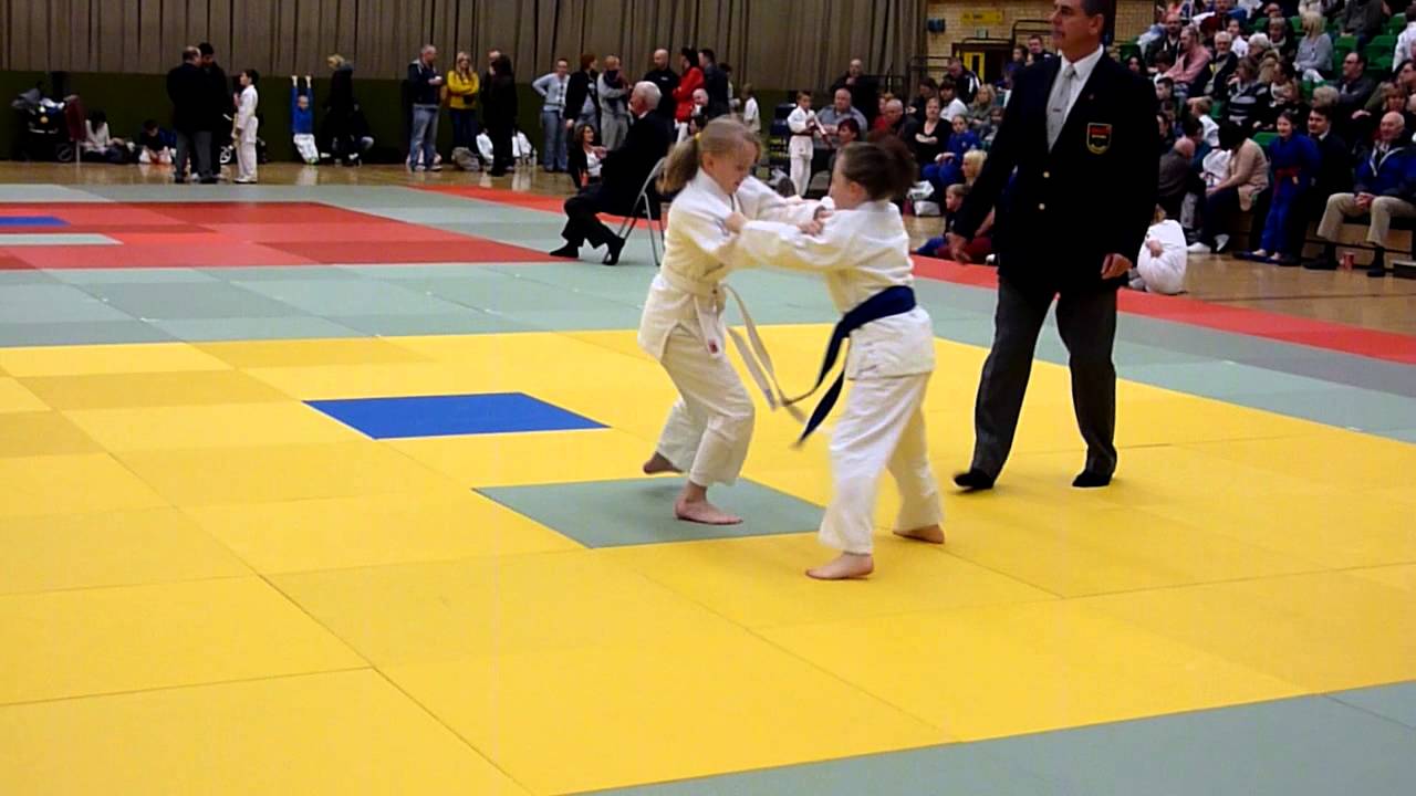 1st fight Gold medal at Temple Park Nov 2012 Kate Briggs - YouTube