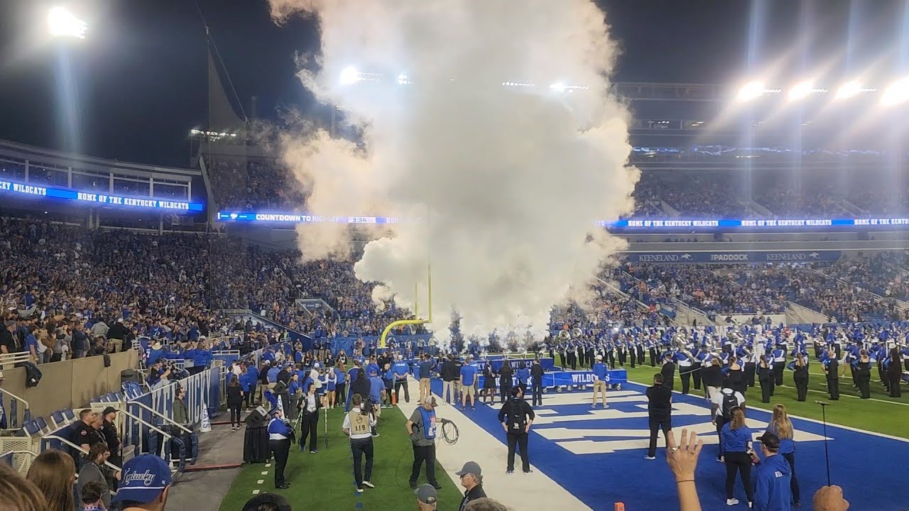 Kentucky football takes the field at Kroger Field for game against ...
