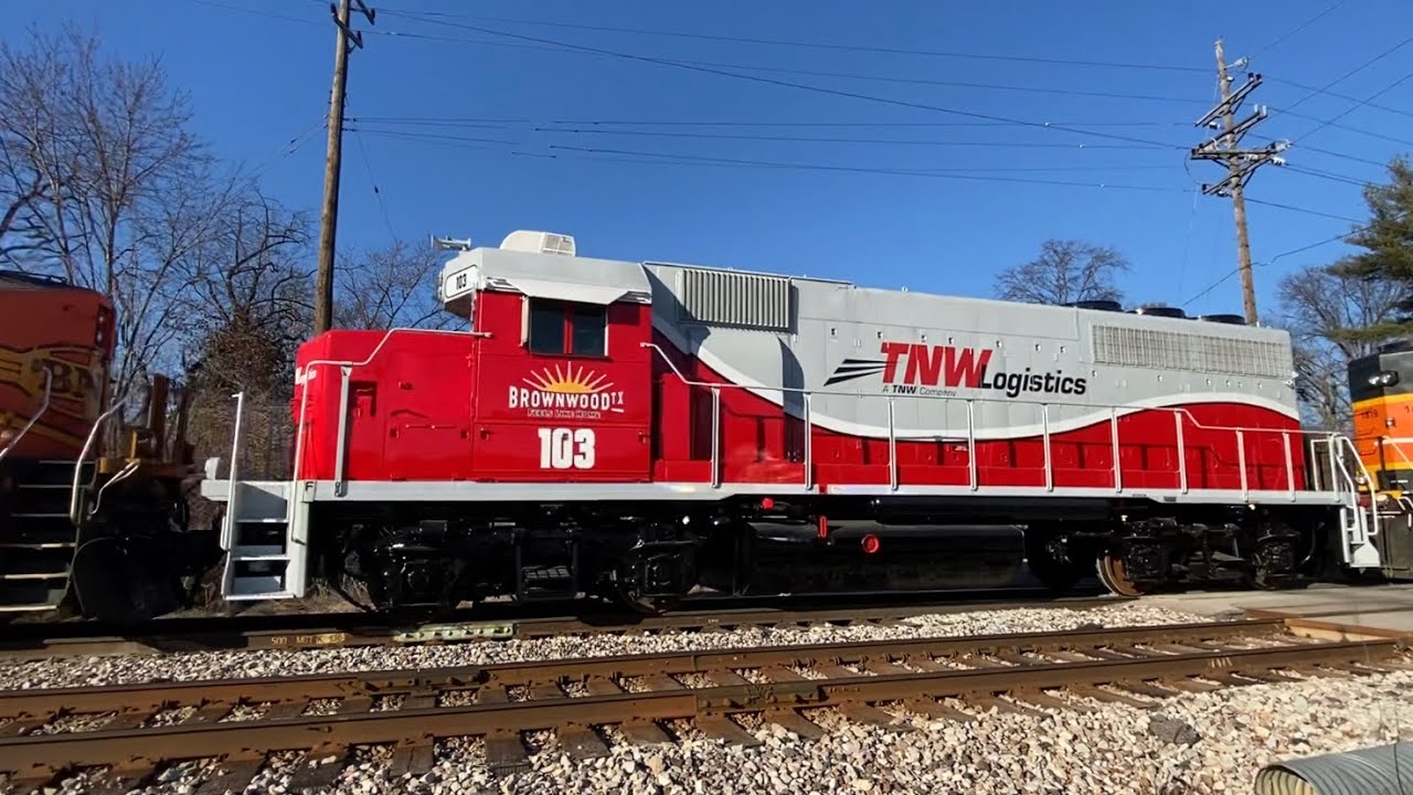 TNW Logistics Locomotive! BNSF Mixed Freight Train, Oakland, MO - YouTube