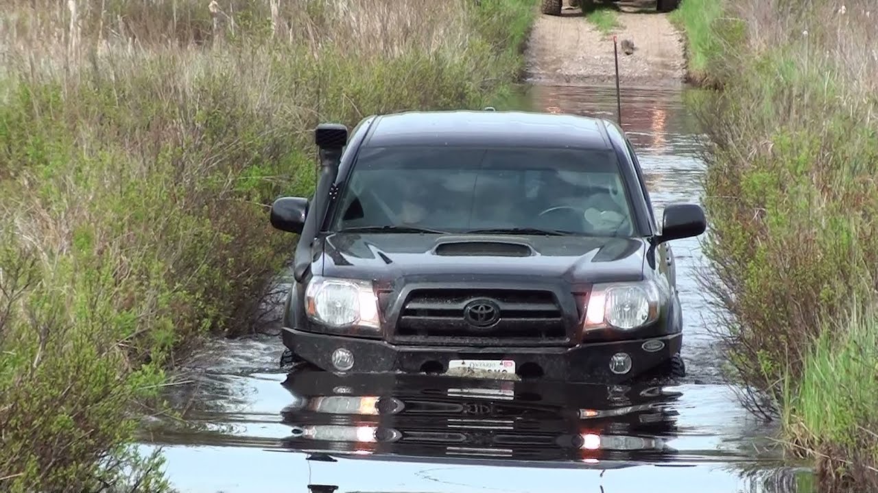 Toyota Tacoma deep water crossing - YouTube