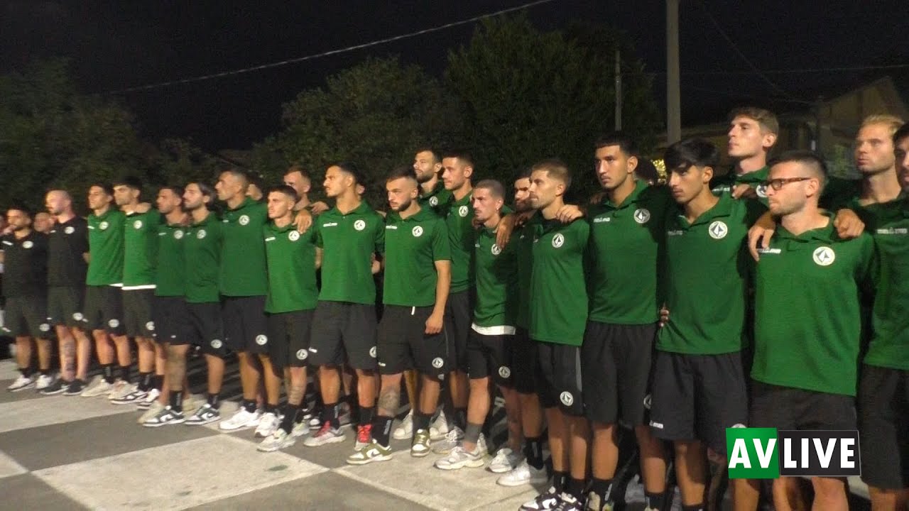 "15° Memorial Dino Gasparro", la Curva Sud carica l'Avellino - YouTube