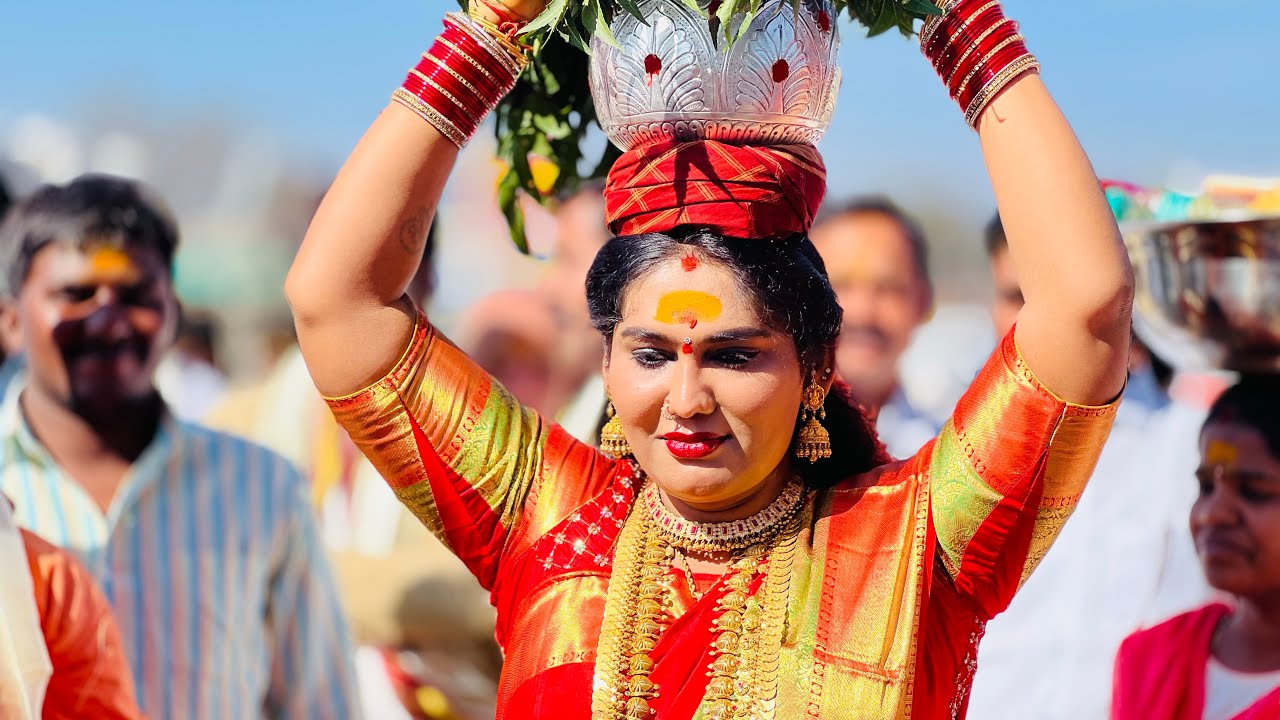 Jogini Shyamala Bonam at Kondapochamma Jathara 2023 | Kondapochamma ...