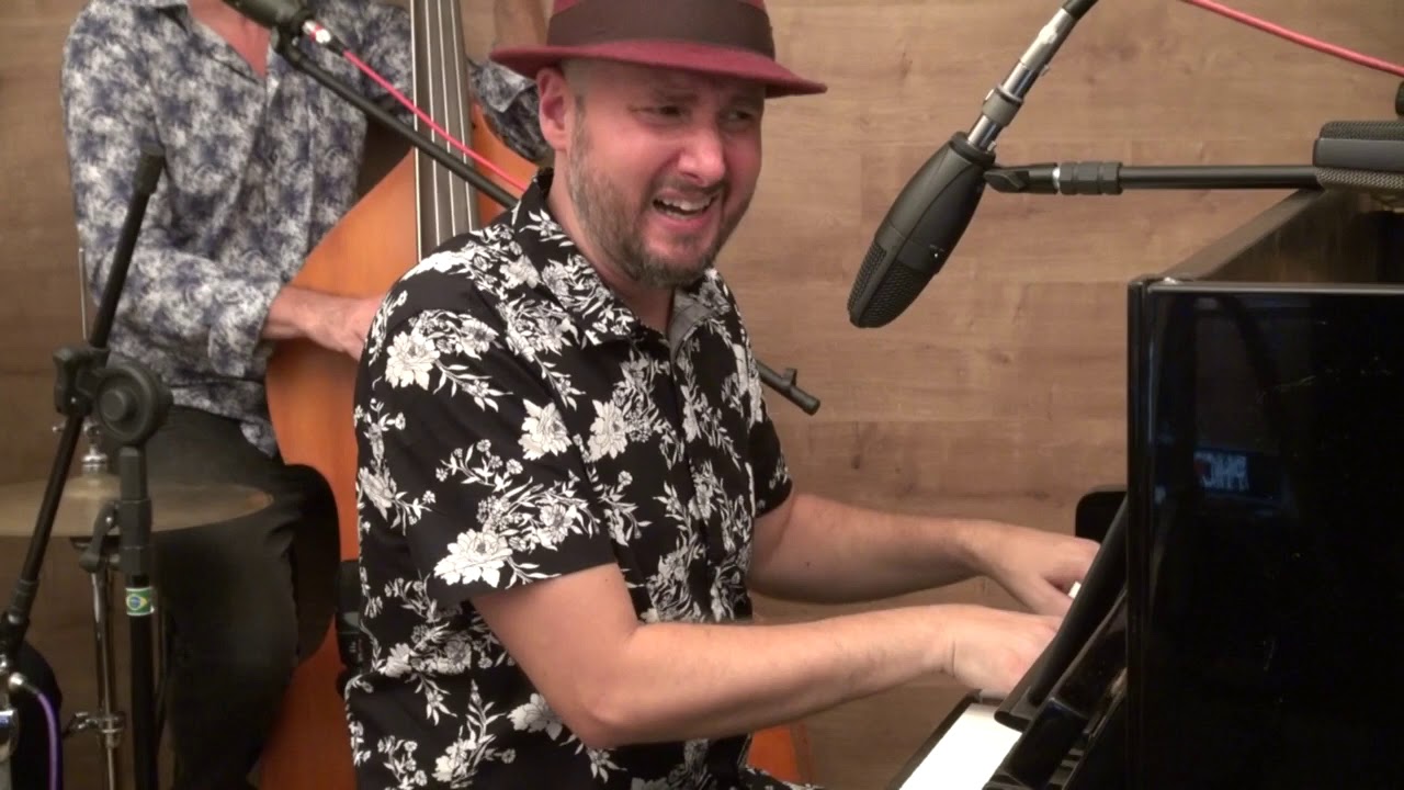 André Youssef Trio - Moondance - YouTube