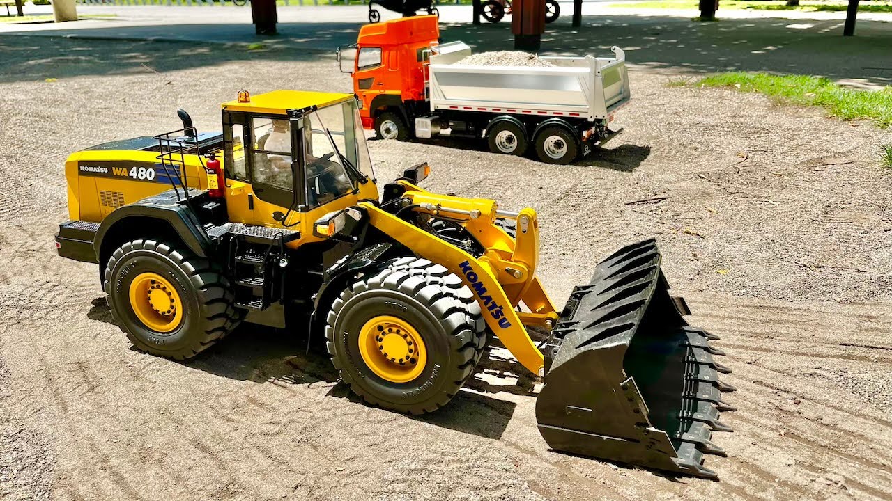 1/14th scale Komatsu WA480 Wheel Loader and Hino Dump Truck Fun in the ...