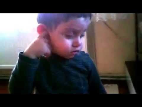 Komik Video - Uyku ile mücadele eden çocuk