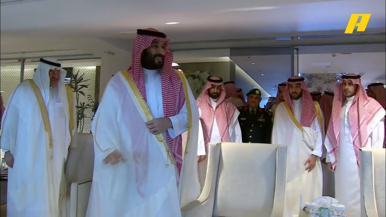 لحظة وصول سمو ولي العهد الأمير محمد بن سلمان إلى ملعب الجوهرة المشعة
