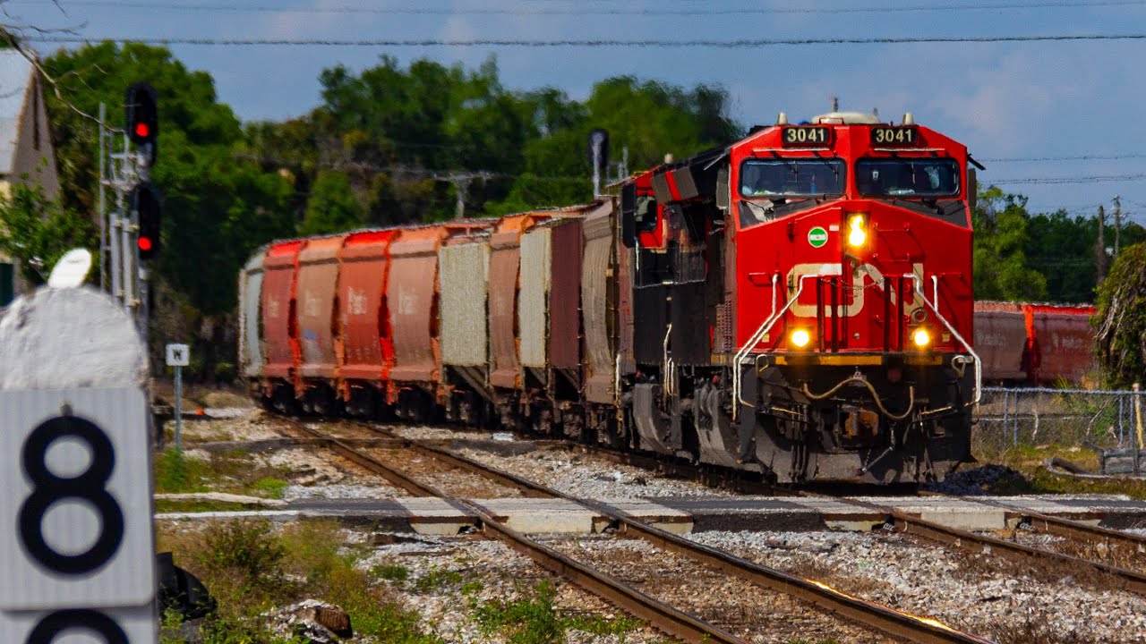 Dual Canadian Tier 4's bring a unit Potash train through Plant City, FL ...