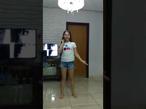 Gente !!!!! Eu enventei uma dança olhem aí