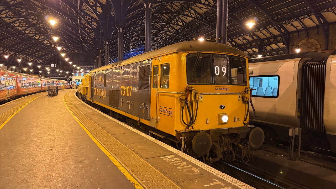 3Y09 GBRF Class 73107 + Class 73212 with NR De Icing Train departing ...
