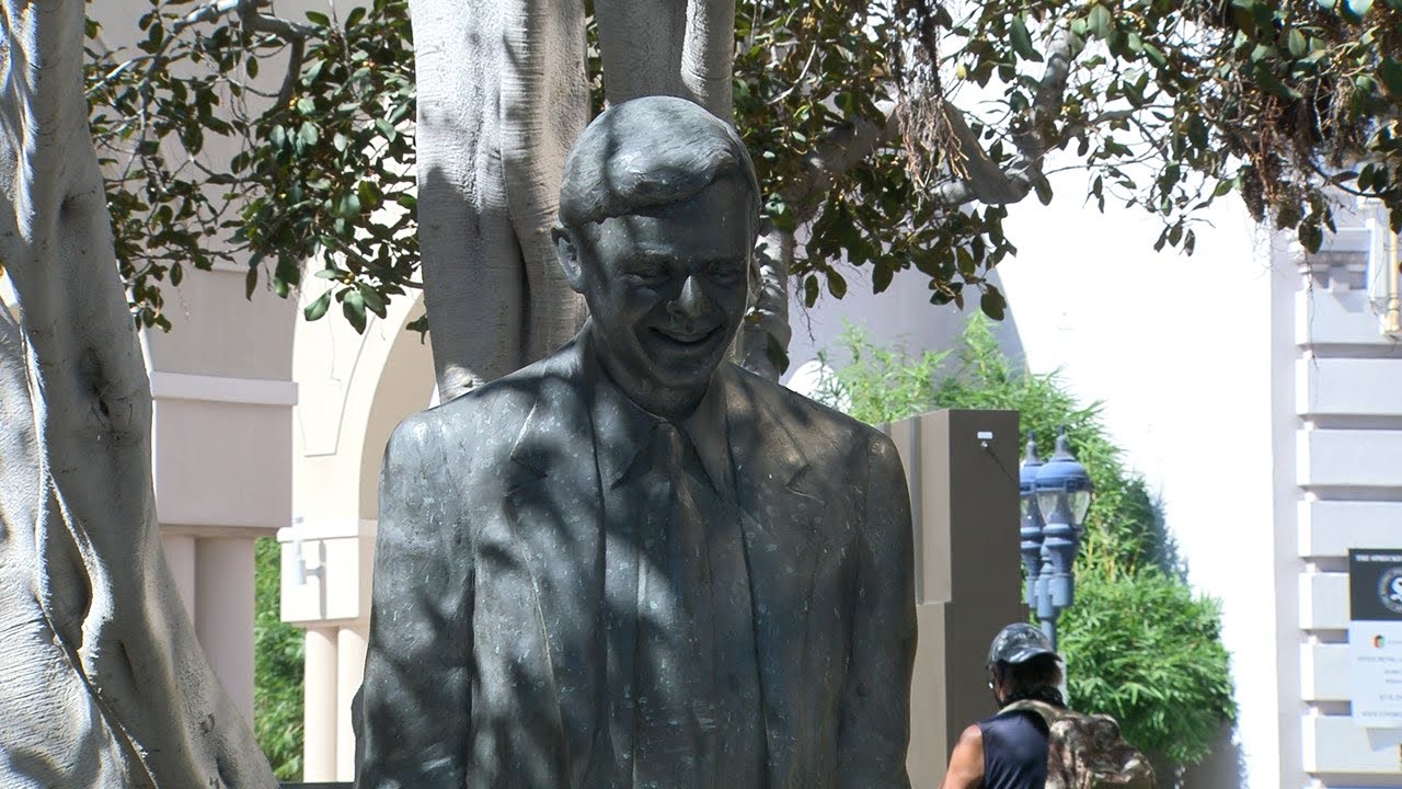 Pete Wilson statue removed from Downtown San Diego - YouTube