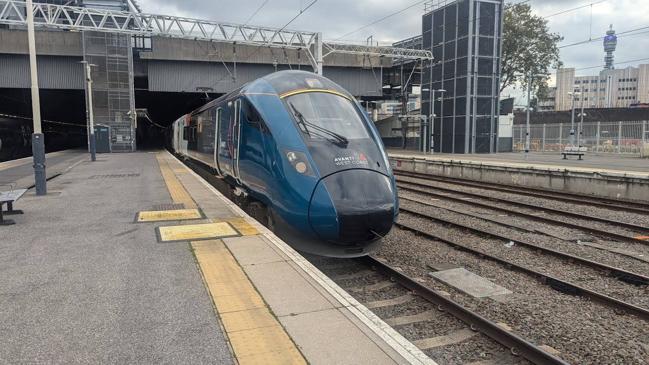 805001 + 805004 departing Euston with tones 24/09/2024 - YouTube