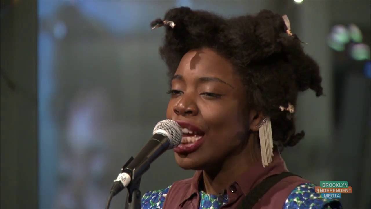 Melanie Charles | B-Side - YouTube