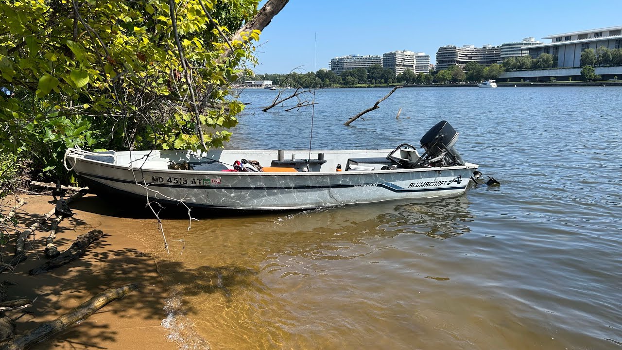 How to wire a Jon boat - YouTube