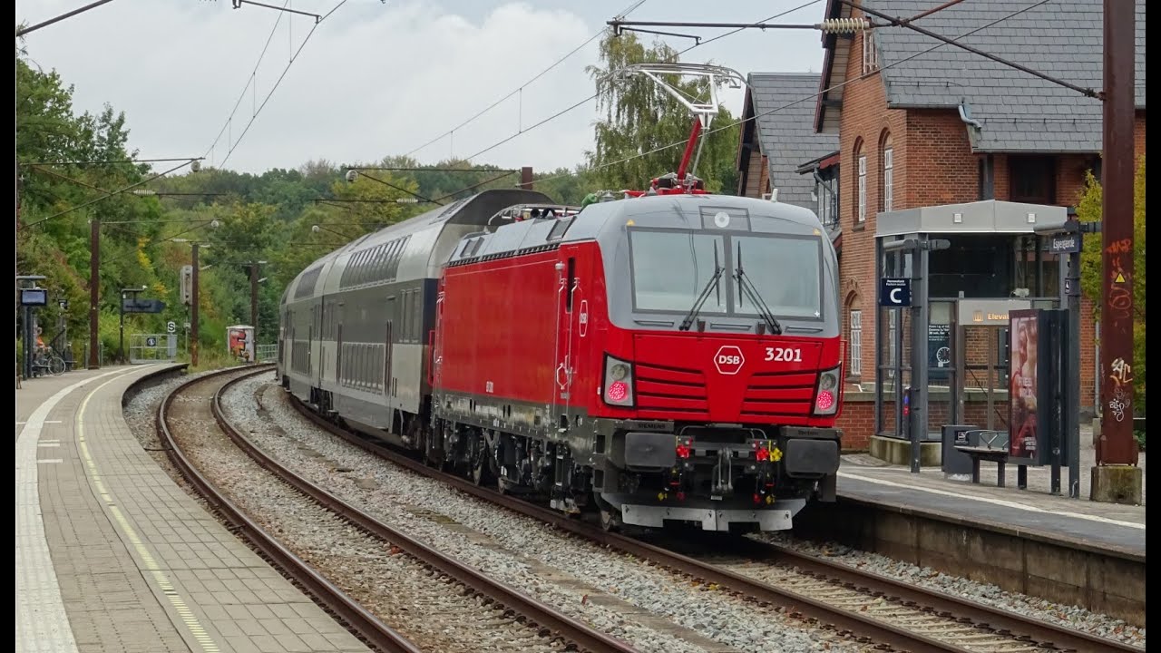 DSB Litra EB + 4 DD i Espergærde - YouTube