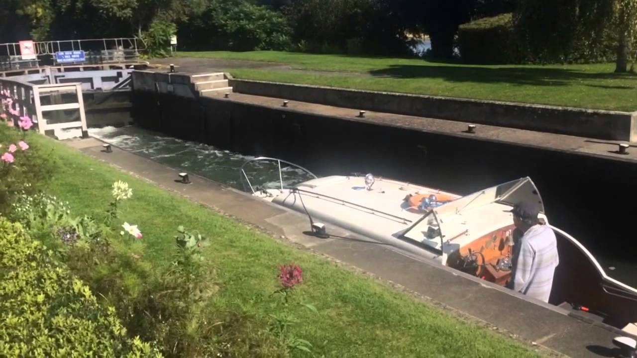 Godstow Lock - YouTube