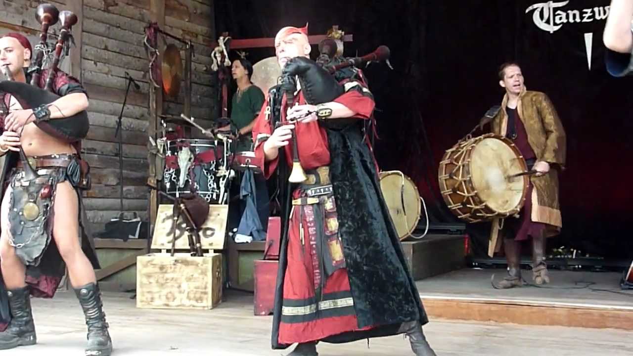 Mittelalter-Musik von Tanzwut bei dem Kaltenberger Ritterturnier - YouTube