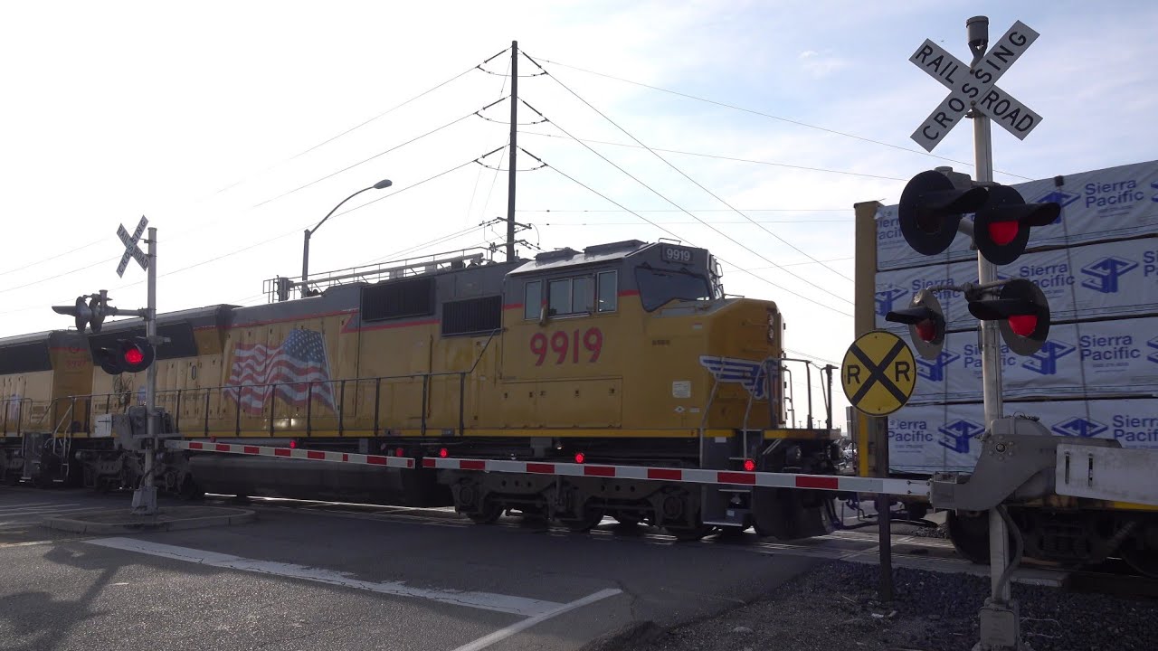 UP 9927 Rocklin Rocket Local South, Athens Ave. Railroad Crossing ...