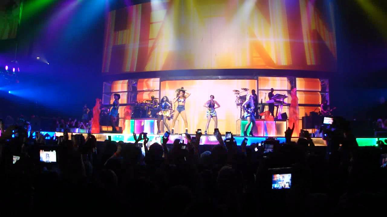 Concert Rihanna Loud Tour London O2 Arena 6/10/2011 - YouTube