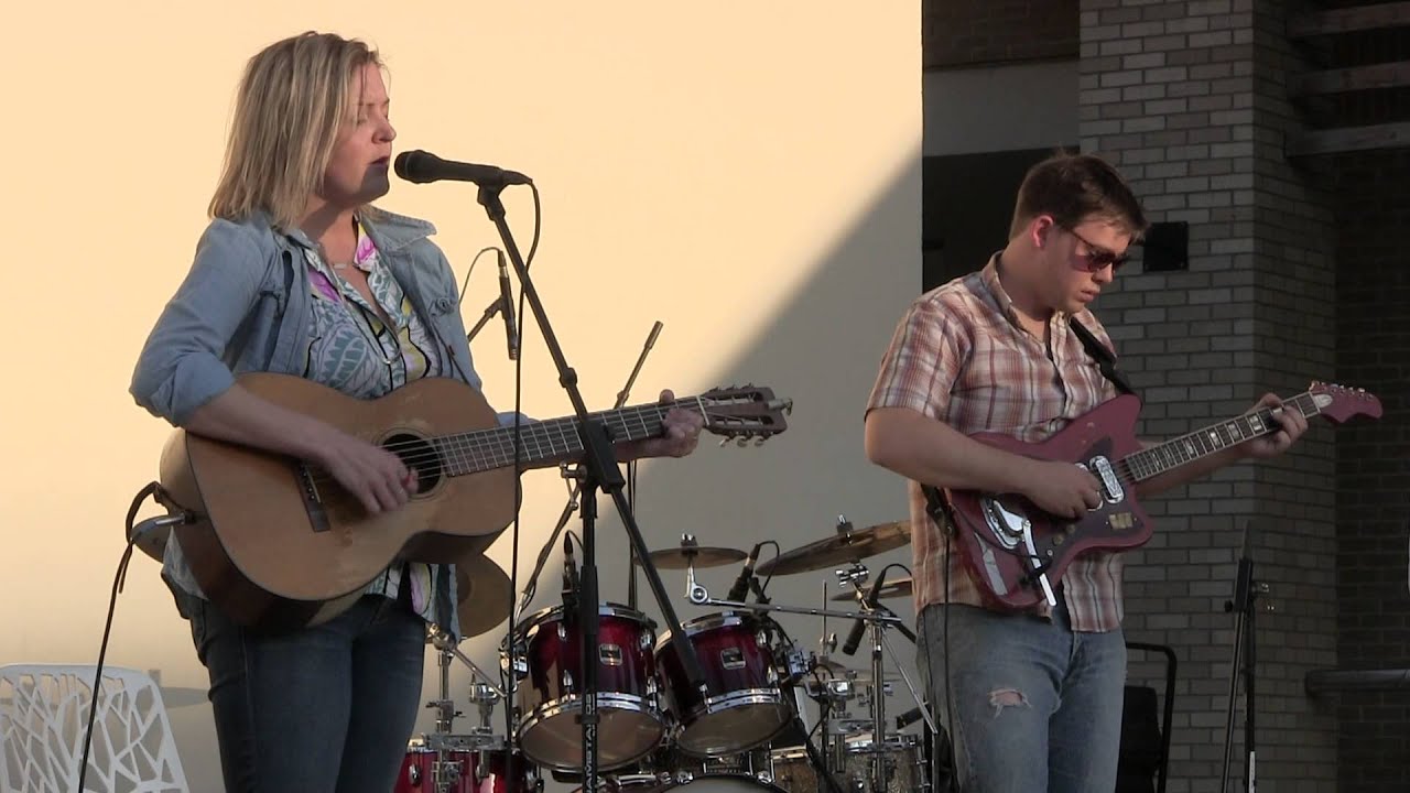 Chelsea Crowell: "Better Than Her" - YouTube