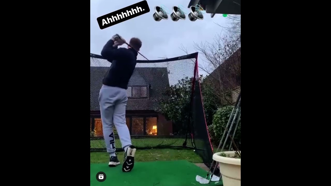 DUDE HITS GOLF BALL BREAKING THE WINDOW OF HIS HOUSE 😂😂😂 | THAT LOOKS ...