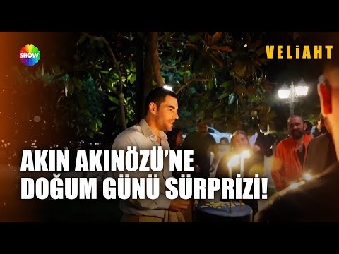 Akın Akınözü'ne #Veliaht setinde doğum günü sürprizi🤩🎂