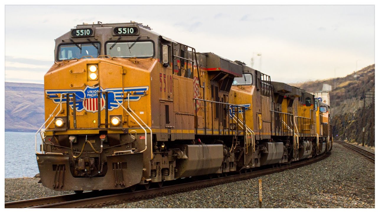 UP 5510 Leads a 65 MPH Z-Train through Arlington, OR (Portland Subdivision) - YouTube