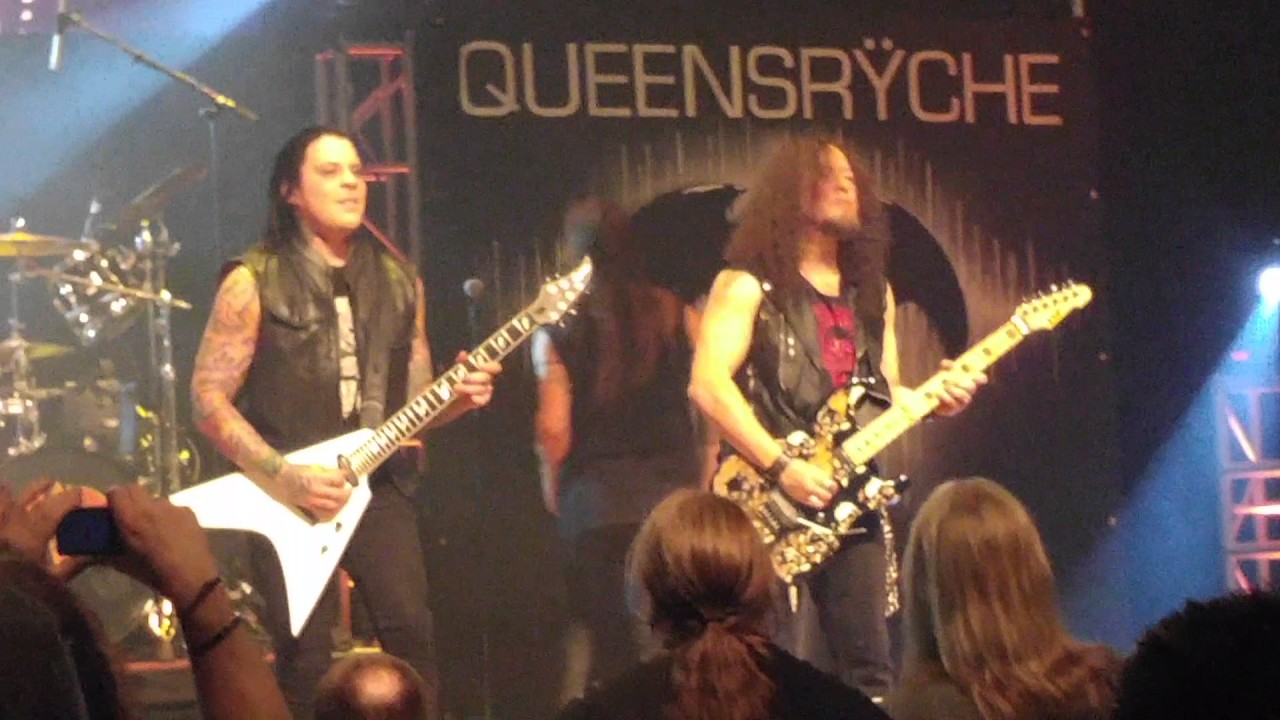 Queensryche- Queen of the Reich - YouTube