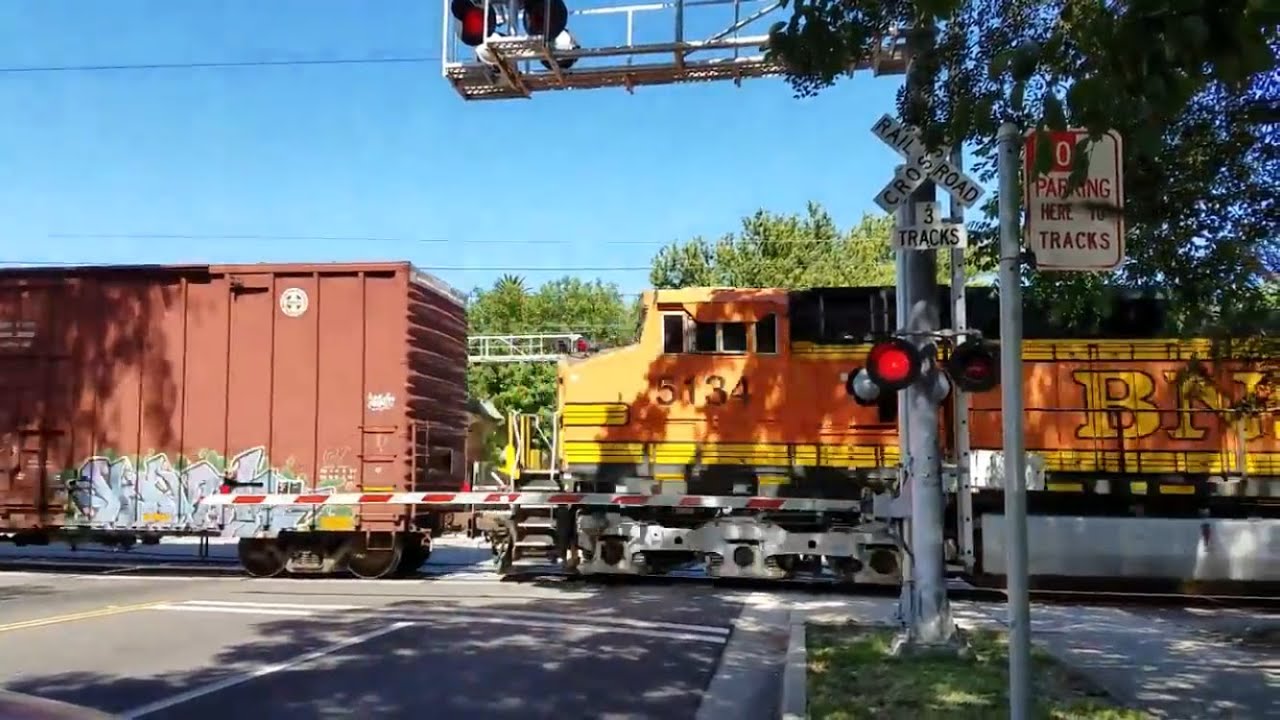 BNSF 6868 Manifest With Norfolk Southern Northbound, T Street, Sacramento CA - YouTube