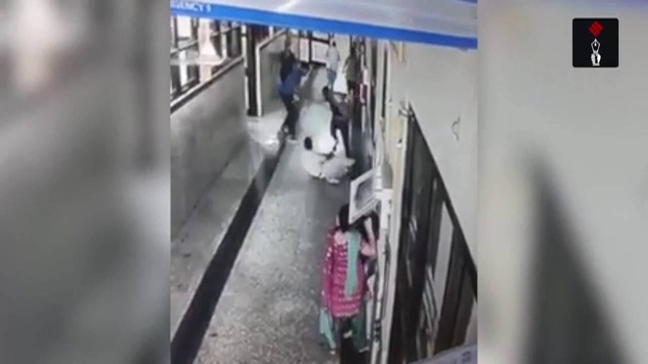 CCTV Footage: Duo Help Prisoner Escape From Panchkula Hospital - YouTube