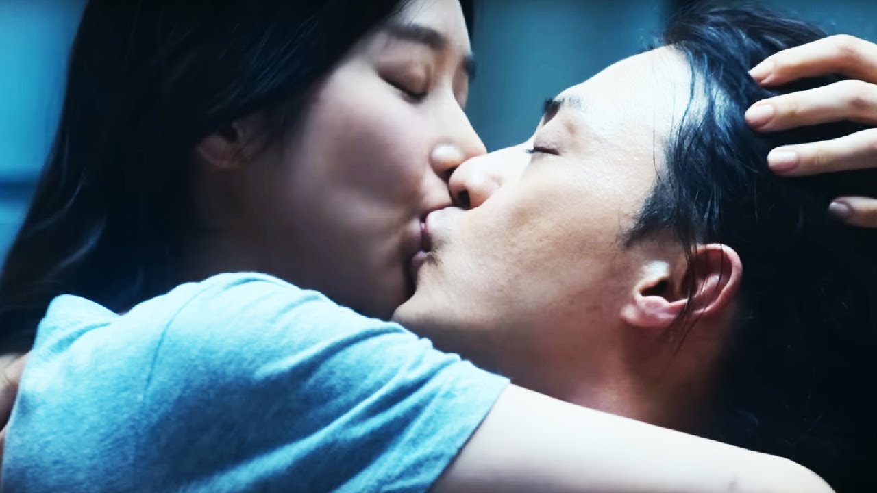 Money Heist | Passionate Kiss - Denver and Misun | Kiss Scenes - Kim Ji-hoon and Lee Joo-bin ...