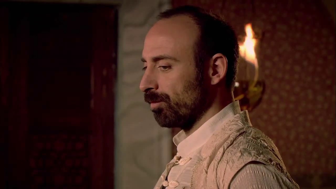 El Sultán 2 (45). 3/9 Sumbul Ag, le hace ver a Aleksandra que esta ...