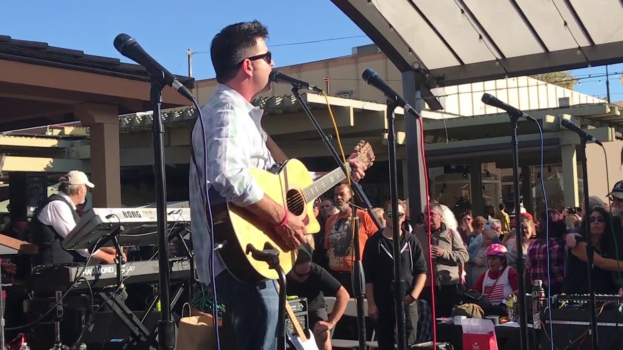 Pete Stringfellow sings "Santa Rosa" at fire benefit - YouTube