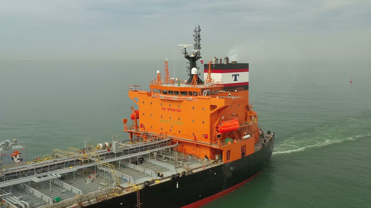 Oil/Chemical Tanker - "TORM TITAN" - YouTube