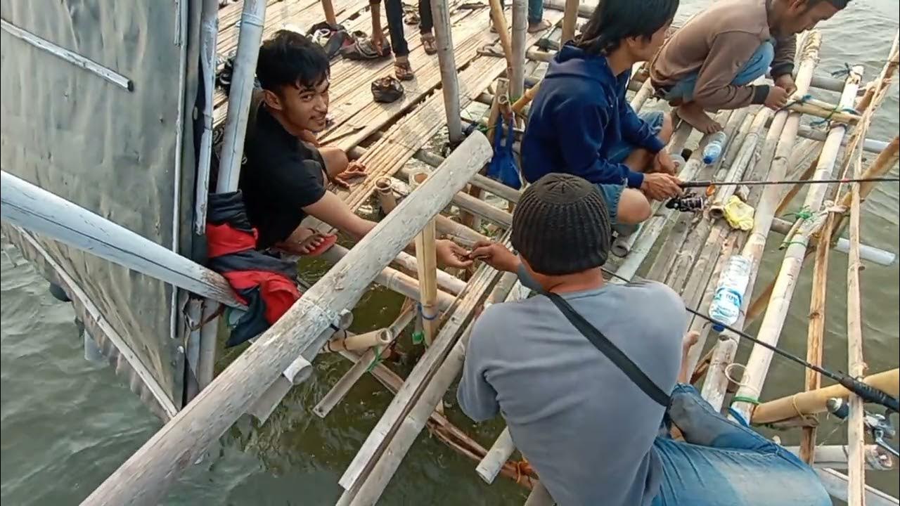 Mancing ikan di tengah laut - YouTube