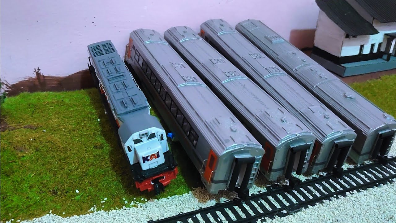 Drama Merakit Kereta Api Indonesia Remot Control - YouTube