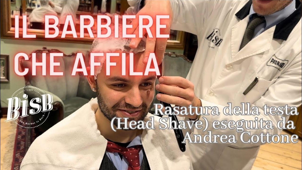 Il barbiere che affila Rasatura della testa Head Shave Barbiere ...