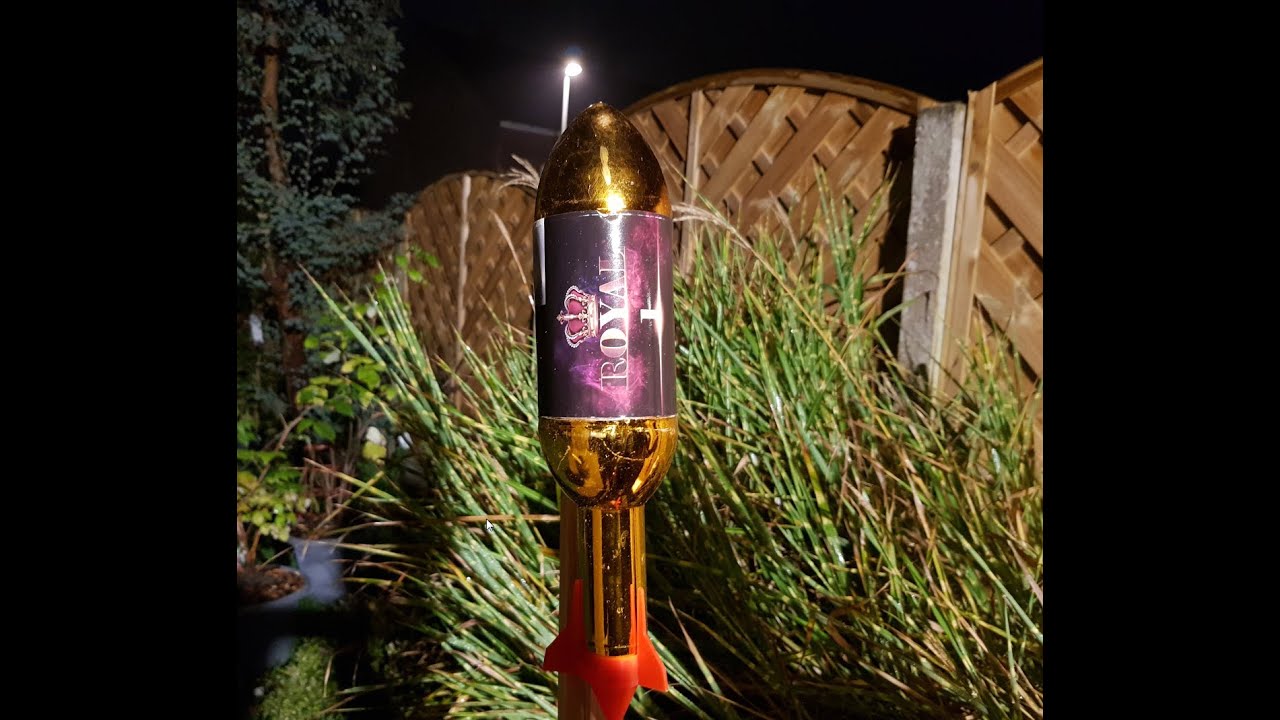 Gemstone Fireworks New 2021 The Royals Gold 1.3G Rocket Firework | UK ...