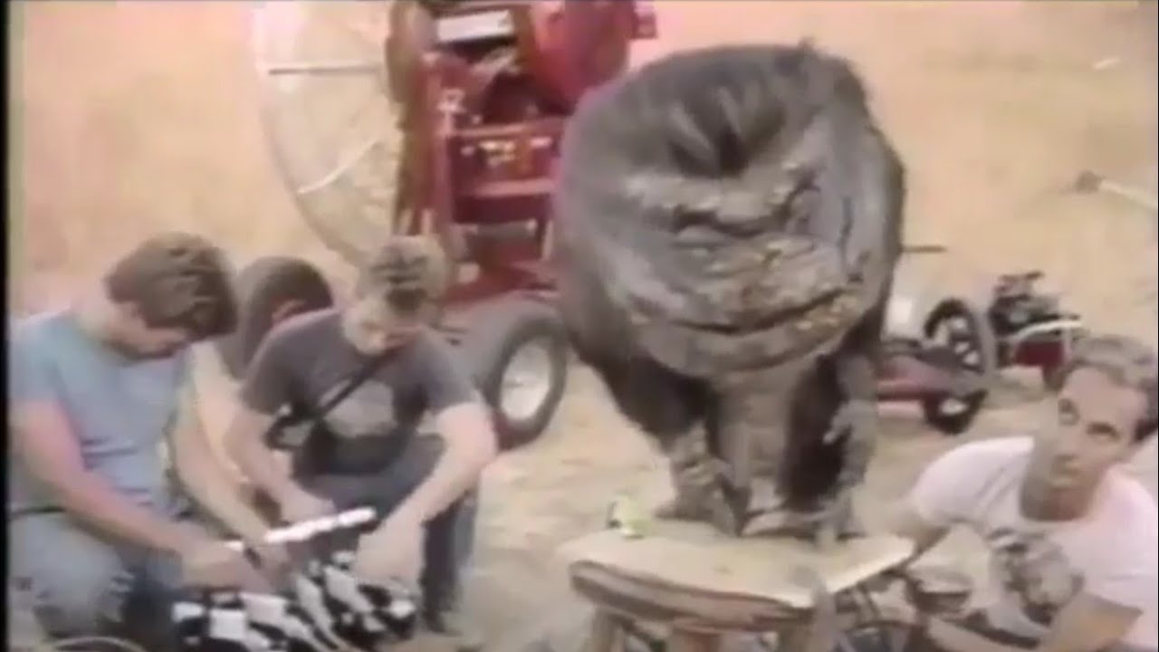 Critters Behind the Scenes Look from Entertainment This Week - YouTube