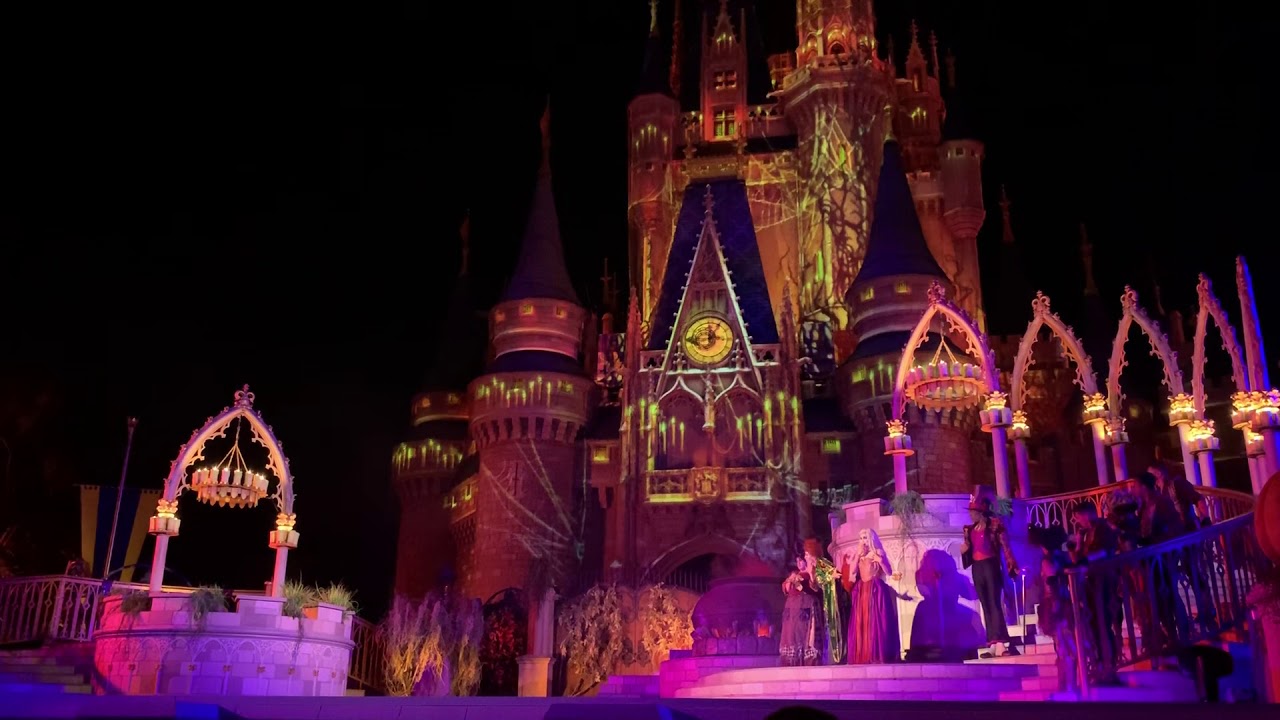 Walt Disney World - Hocus Pocus Villain Spelltacular - YouTube