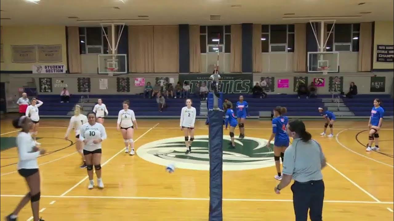 Women's Volleyball: Roxbury CC vs. Bristol CC - YouTube