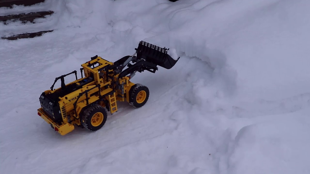 Lego Technic Frontloader 42030 working in snow - YouTube