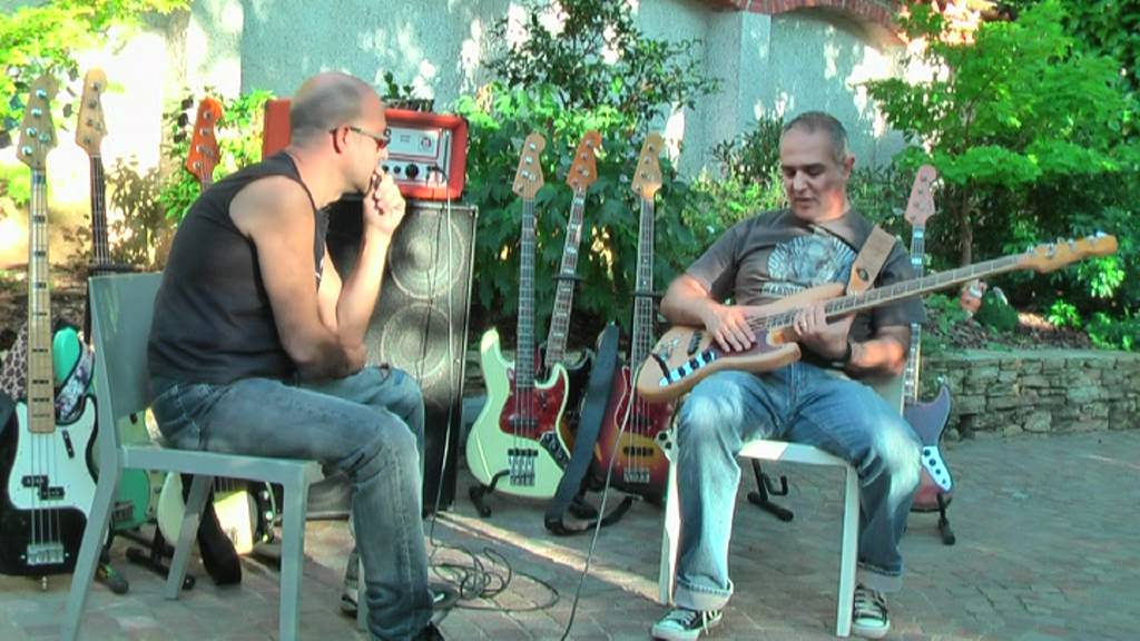 FENDER JAZZ BASS.Ric & Joe Barreca. (BASSPLAYERS of 1964) - YouTube