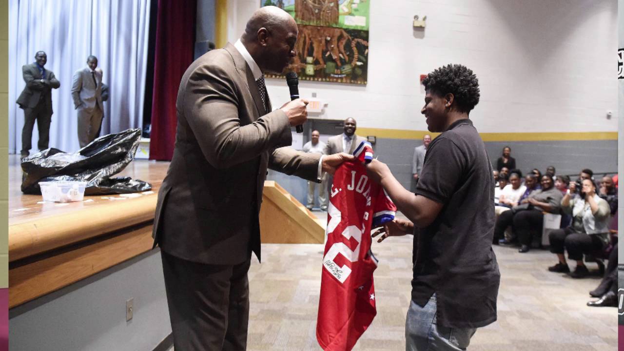 Magic Johnson inspires Maplewood high school - YouTube