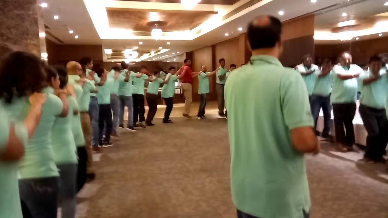 TEAM BUILDING APPLE ORANGE BANANA - YouTube
