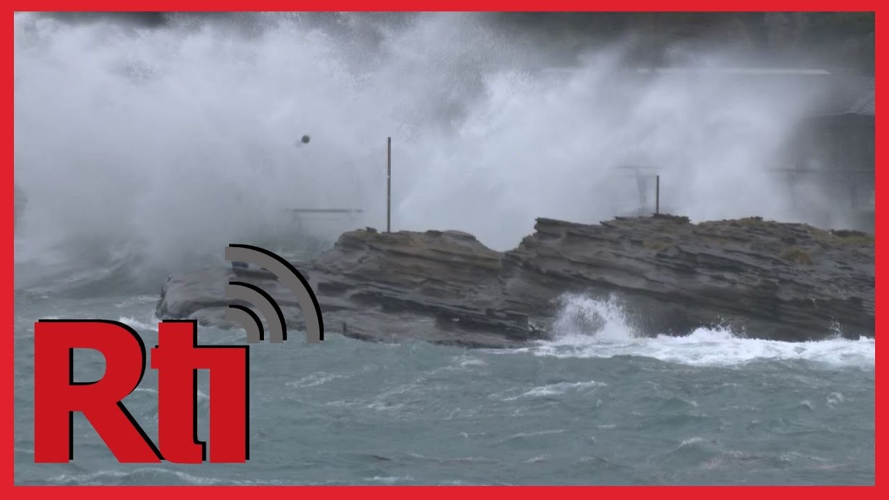 Huge waves draw spectators to Taiwan’s northern coast | Taiwan News ...
