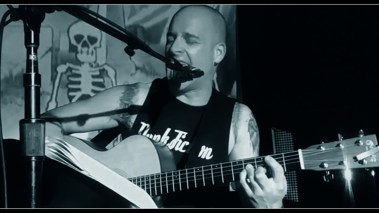 Michale Graves (former singer of the Misfits) performing "Saturday ...